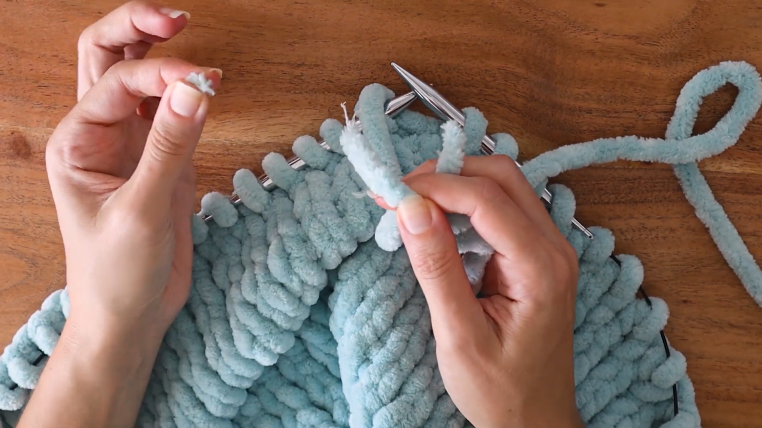 How To Work With Chenille Yarn – Plus, Free Super Chunky Knit Blanket ...