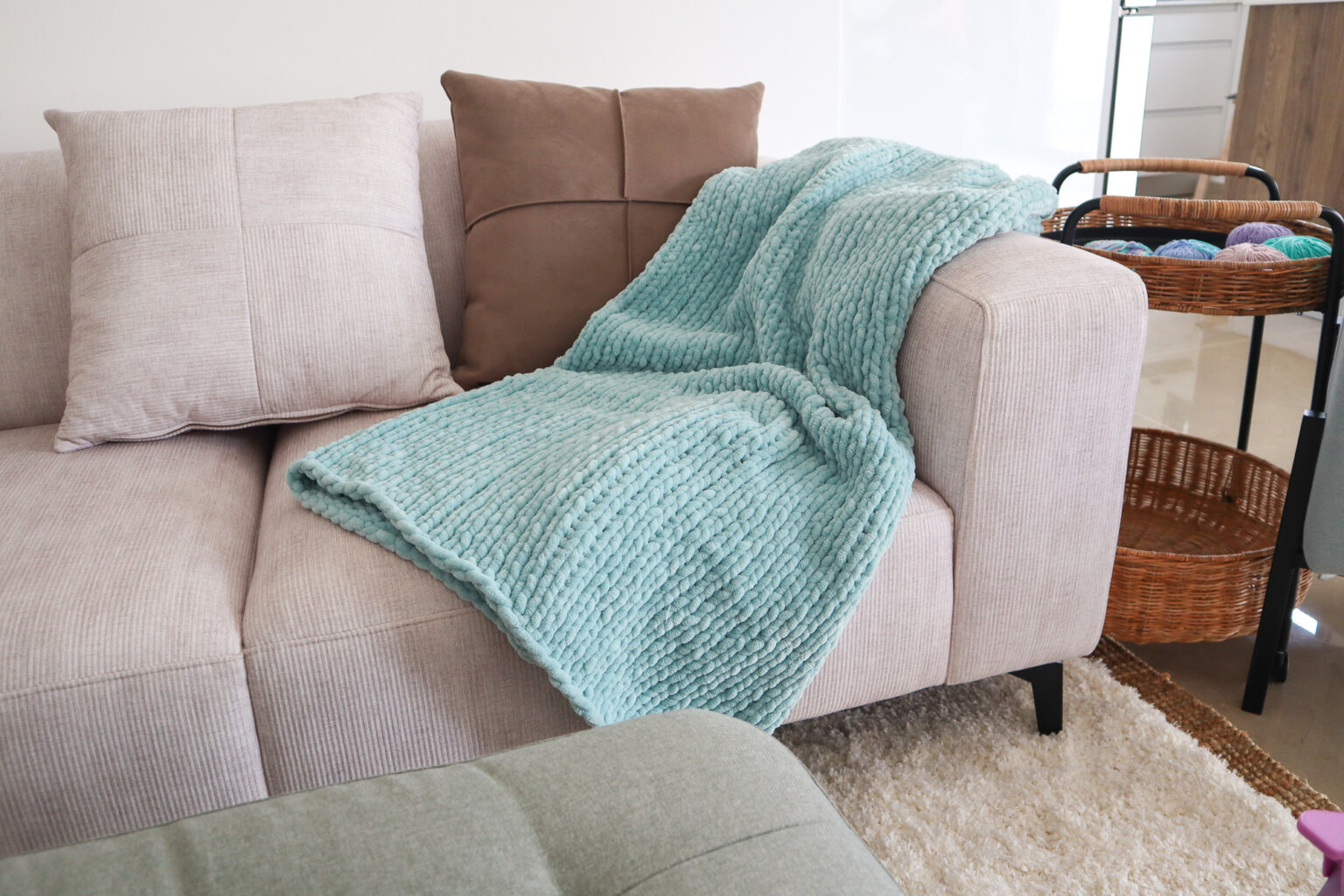 How To Work With Chenille Yarn – Plus, Free Super Chunky Knit Blanket ...