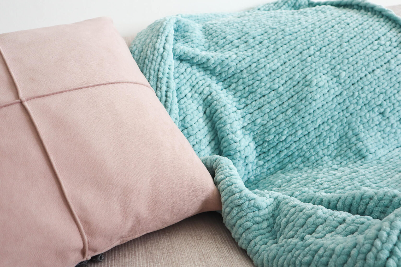 How To Work With Chenille Yarn – Plus, Free Super Chunky Knit Blanket ...