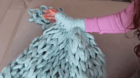 How to Finger Knit a Chunky Ribbed Blanket (No Needles Required!) - The ...