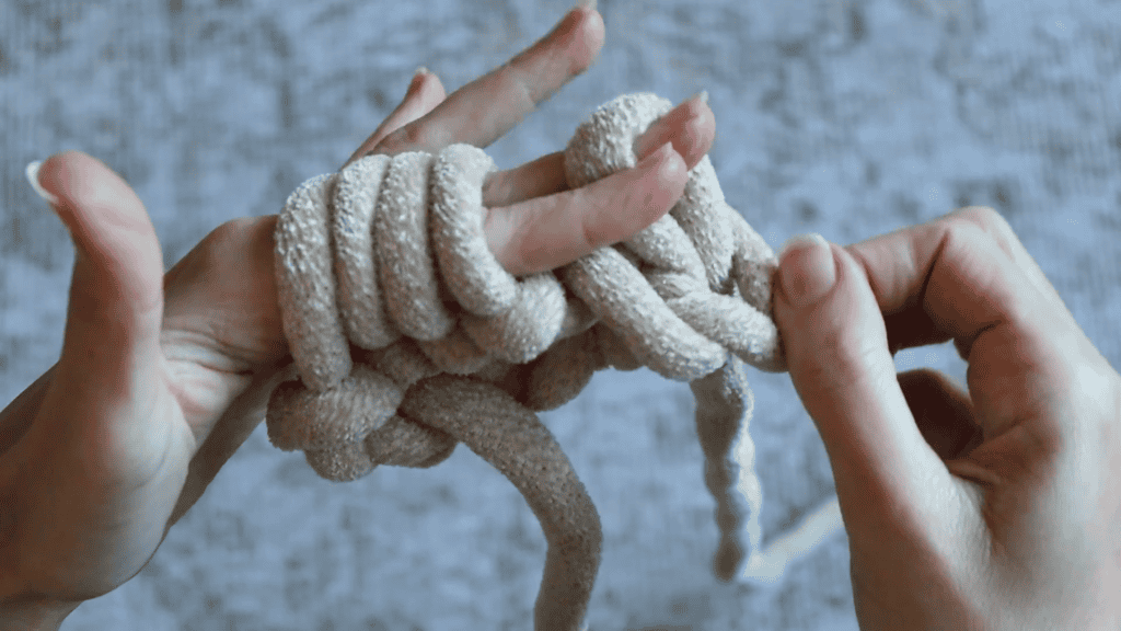 How to Finger Knit a Chunky Ribbed Blanket (No Needles Required!) - The ...