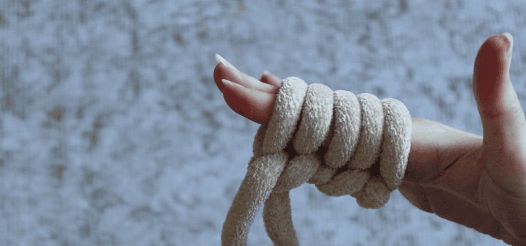 How to Finger Knit a Chunky Ribbed Blanket (No Needles Required!) - The ...